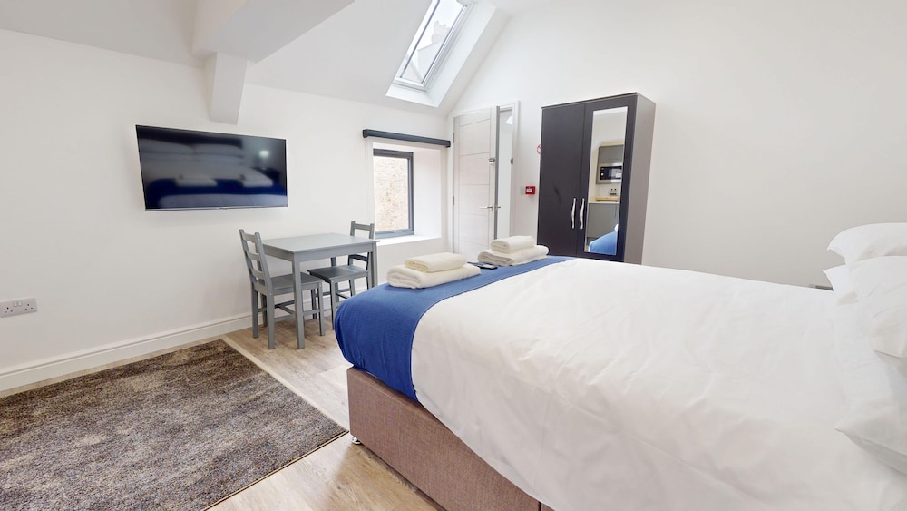 Bicester Court Lodge The Garth Room | Bicester Holiday Let | 1 Bed ...