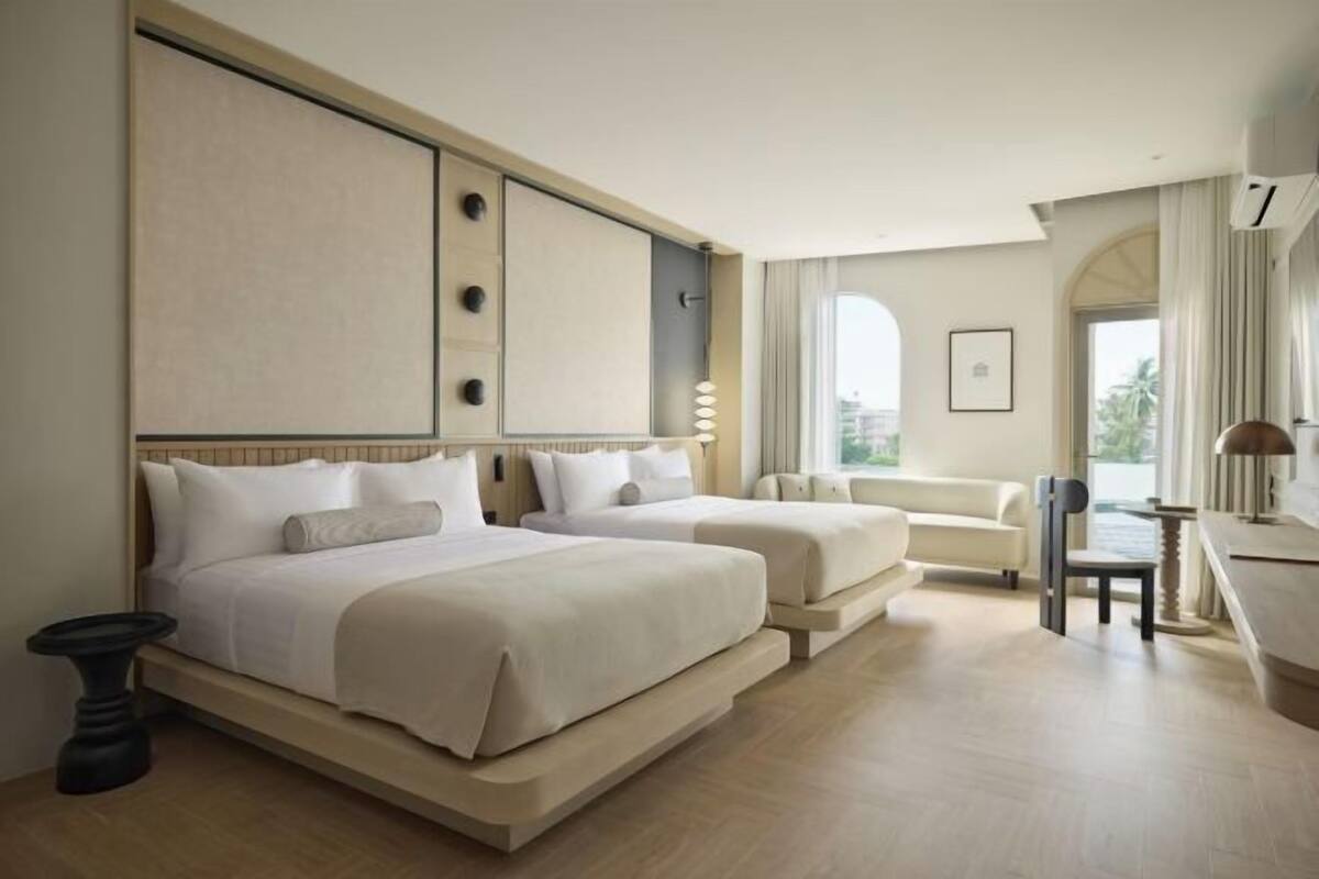 Roupas de cama premium, cofres nos quartos, escrivaninha