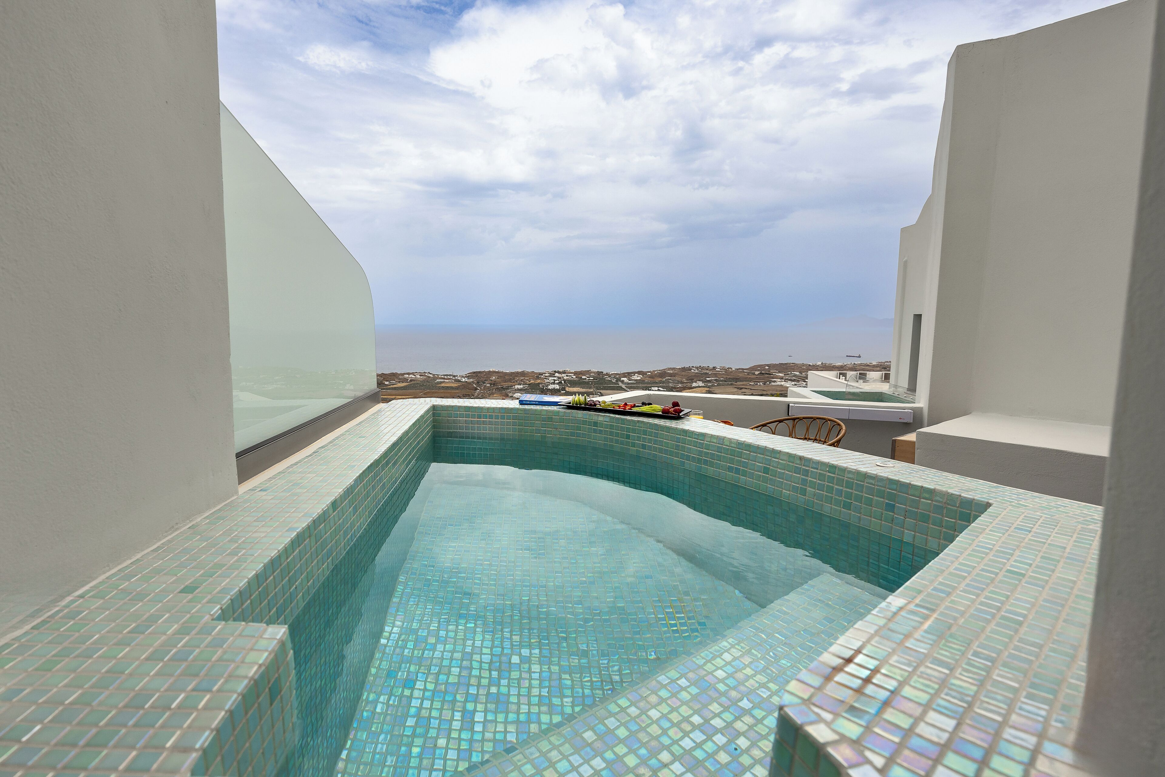 Deluxe Suite - Private Outdoor Hot Tub and Sea View | Terraço/pátio interior