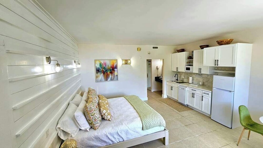 Sunny Side Studio 308 Tampa Bay Florida Beach Resort w/ Pools, Hot Tub & More - Ruskin | FeWo-direkt