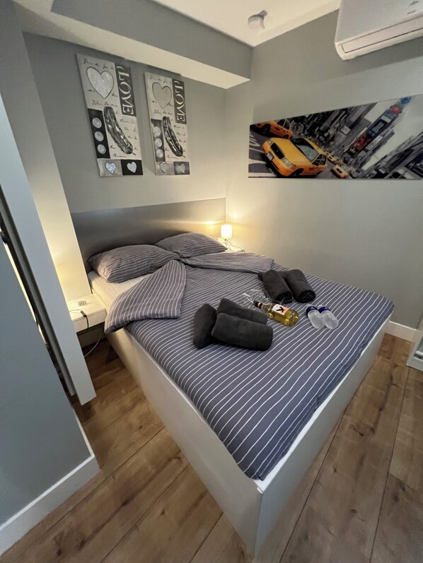 Cofre no quarto, cortinas/cortinados opacos, quartos insonorizados