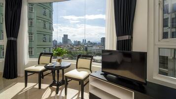 Quarto Duplo Executivo | Minibar, secretária, secretária adequada para computadores portáteis