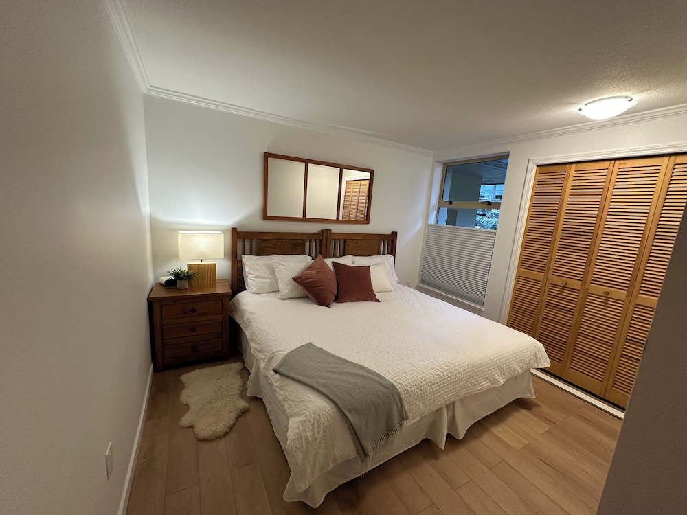 Ski, Bike Or Golf From Townhouse On Valley Trail Chateau Golf Course 1st Hole. - Whistler