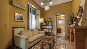 Apartamento | Sala de estar | Televisor de 32 polegadas com canais digitais