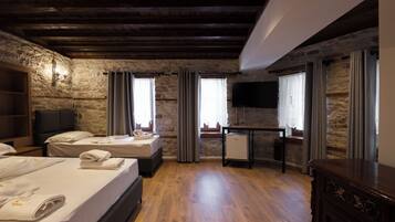 Quarto Triplo Deluxe | Secretária, Wi-fi grátis