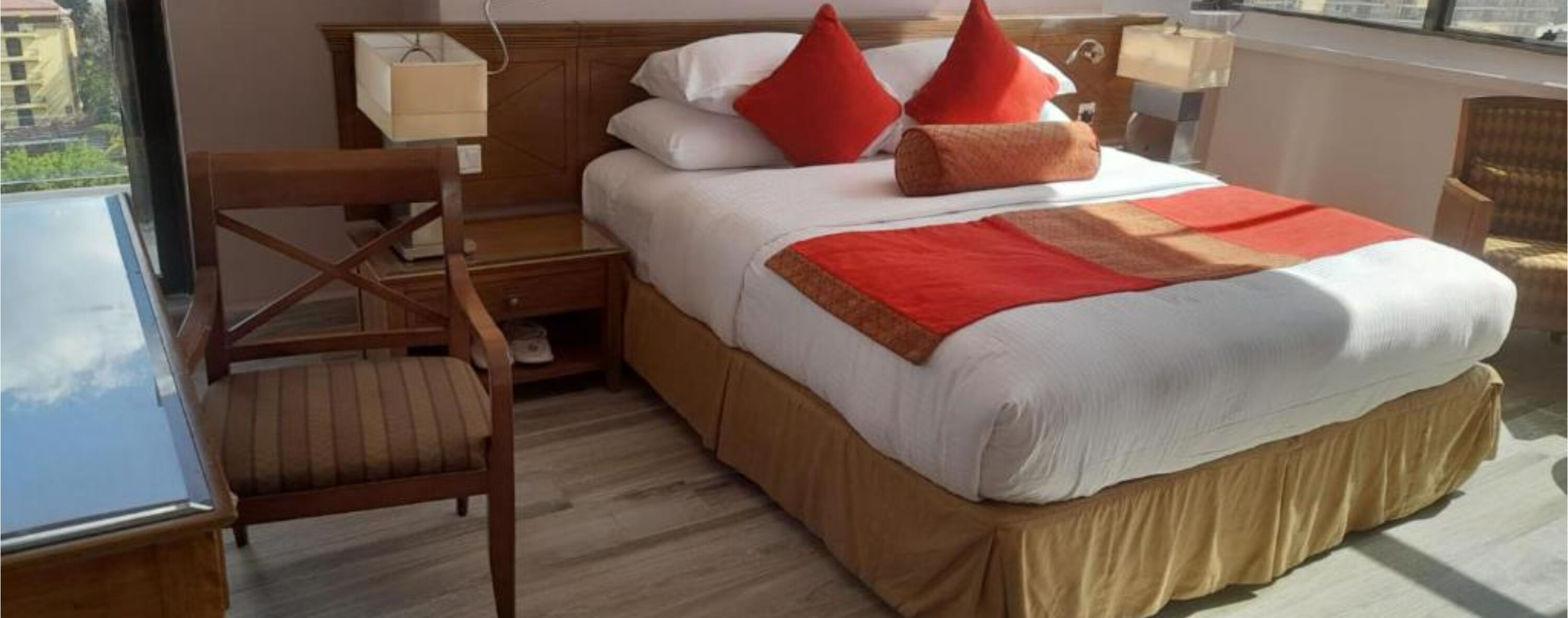 Quarto casal executivo | Wi-Fi de cortesia, roupa de cama