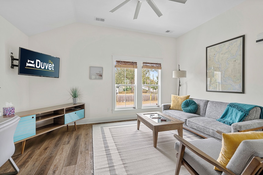 Coastal Comfort Redefined | Shem Creek Bungalow - 棕櫚島