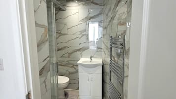 Estúdio | Casa de banho | Um polibã, um secador de cabelo, toalhas fornecidas