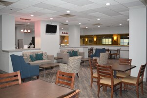 Café da manhã continental grátis todos os dias