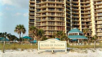 Condo, várias camas (Dunes of Panama 2104E) | Fachada