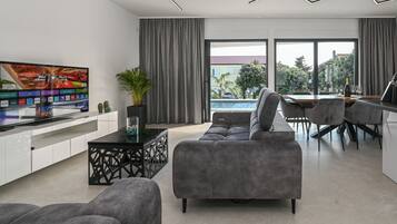 Vila luxo, 4 quartos, piscina particular, vista para a piscina | Vista do quarto
