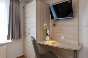 Quarto casal ou duplo, vista para o parque | Roupas de cama antialérgicas, edredons de pluma, escrivaninha