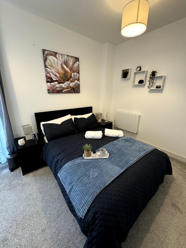 Cozy Bracknell Apartment With Modern Amenities - Bracknell