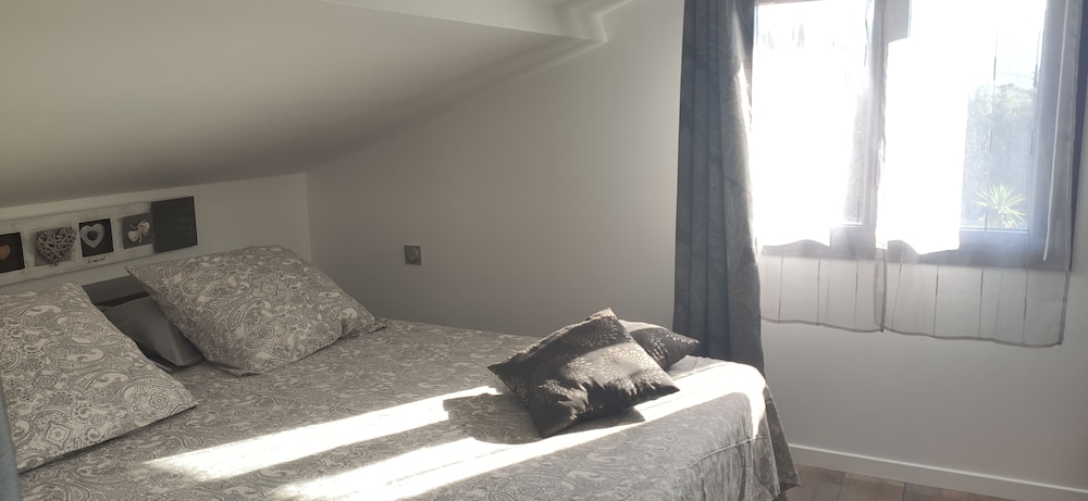 Air-conditioned Self-contained Apartment With Private Garden, Relaxation Area And Jacuzzi. - Montauroux