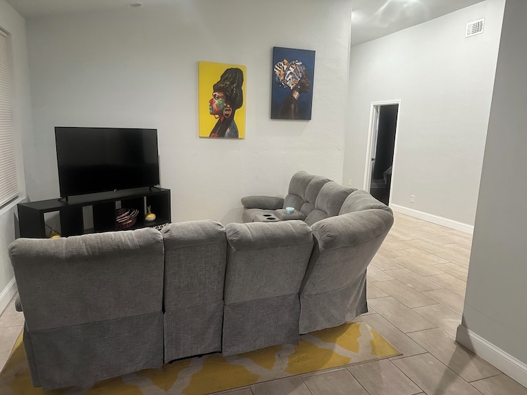 Family Friendly Spacious Home! - Sanford, FL