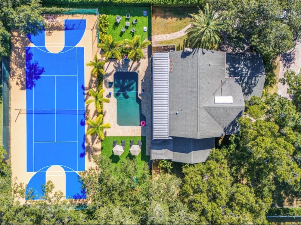 Court Haven Paradise: Your All-in-one Getaway - Madeira Beach, FL
