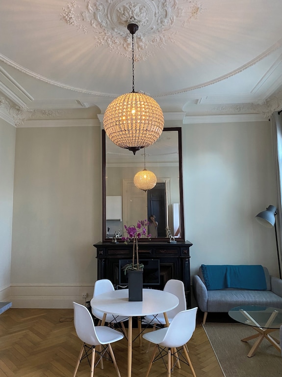 Charming Haussmann Apartment In A Beautiful Town House - Burdeos