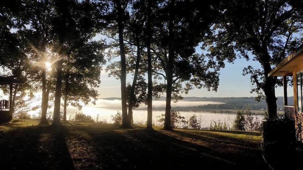 Superior Suite- Peaceful Retreat On The River - Illinois
