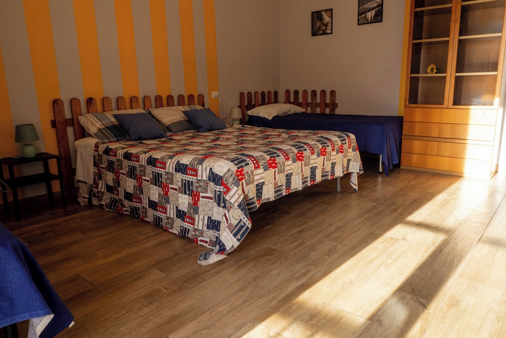 I Girasoli Holiday Home. Lovely Apartment In The Center Of Pompeii. - Pompei