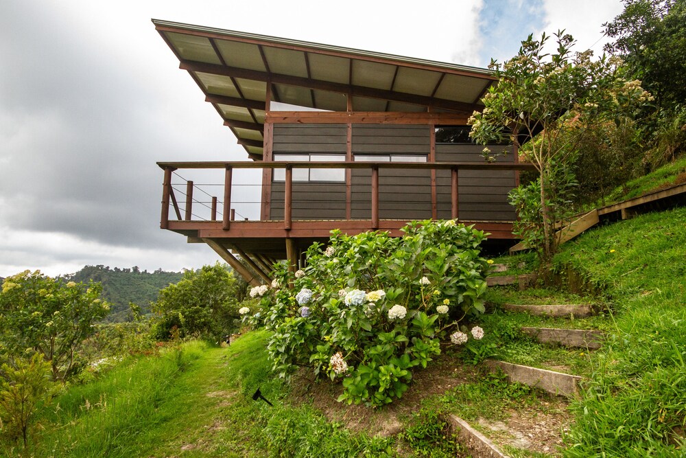 Owl's Watch Nature Retreat - Manizales