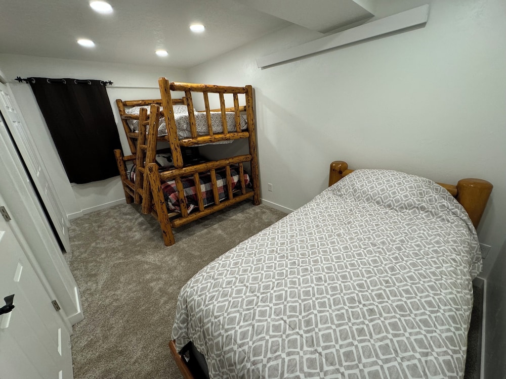 Cozy Strawberry Creek Cabin, 4 Bedrooms With Wifi Bordering Forest In Bedford - Wyoming