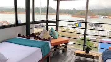 Estúdio clássico, sacada, vista para o lago | Wi-Fi de cortesia