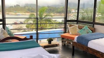 Estúdio clássico, sacada, vista para o lago | Wi-Fi de cortesia