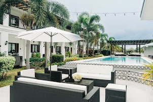 5 piscinas exteriores 