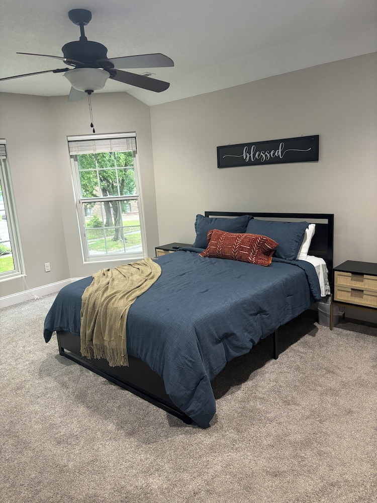 Charming Historic Home with Modern Comforts ~Near Drake and Downtown ...