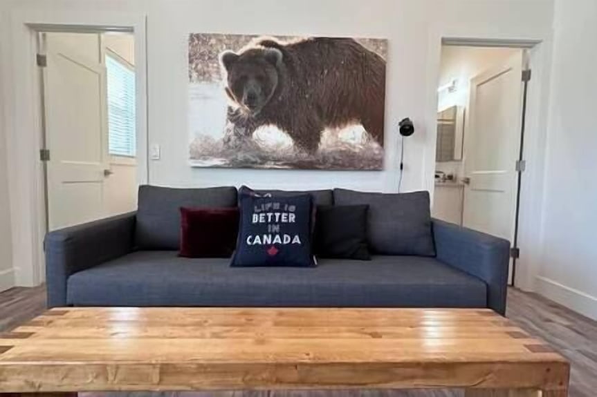 6 Min To Ski Hill / New & Modern / In Town - 페르니