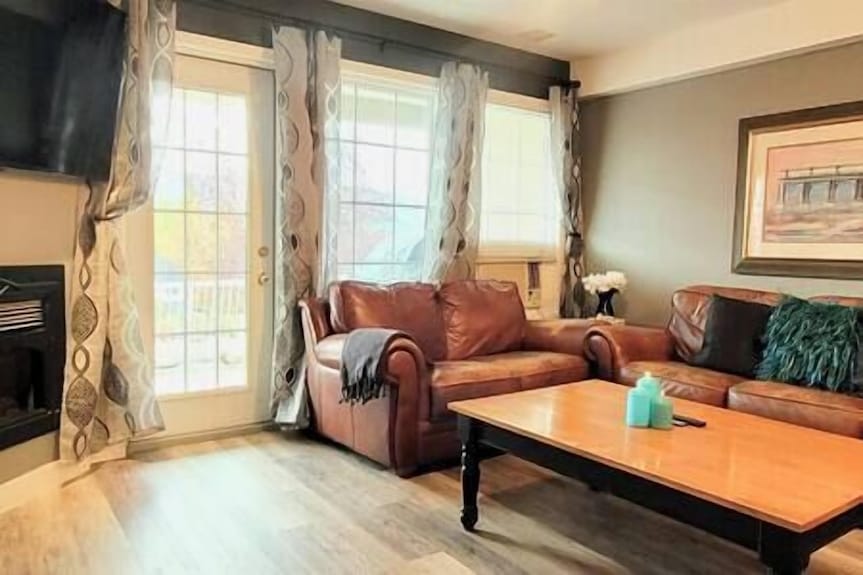 Ground Floor / Mountain View / 2 King Beds - Fairmont Hot Springs, BC