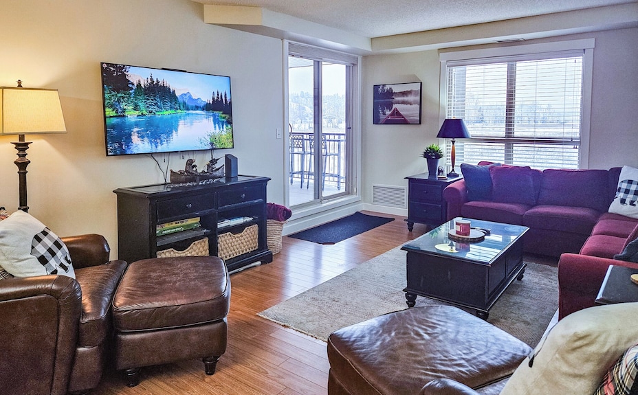 2 Bdrm Plus Den / Near Lake / Beach 2mins Away - Invermere