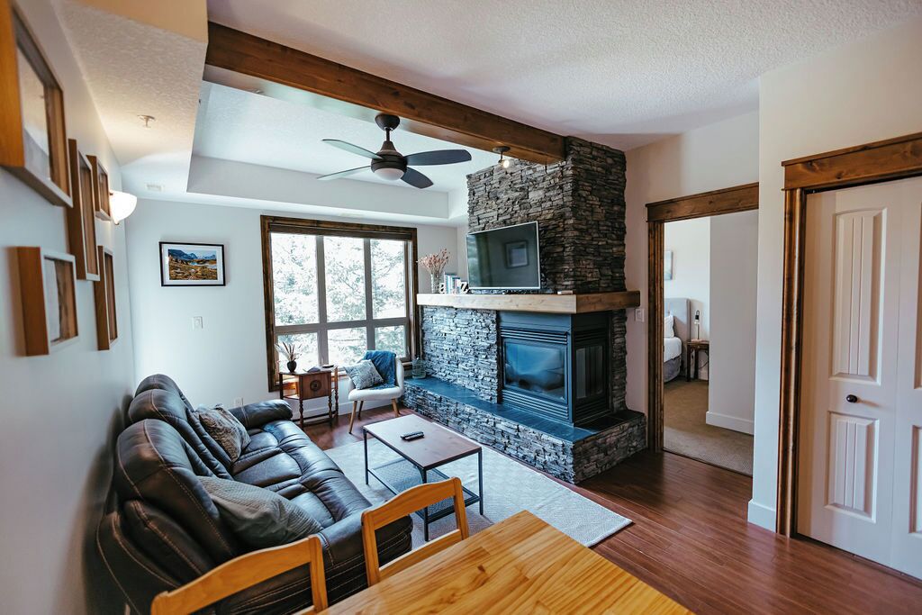 2 Bedroom - A/c - Pool - Hot Tub - Radium Hot Springs