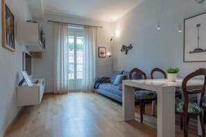 Apartamento | Sala de estar | Televisor de 35 polegadas com canais digitais 