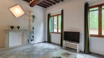 Apartamento | Sala de estar | TV de ecrã plano