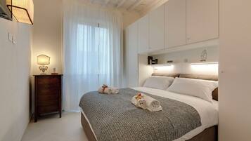 Apartamento | 3 quartos, secretária adequada para computadores portáteis