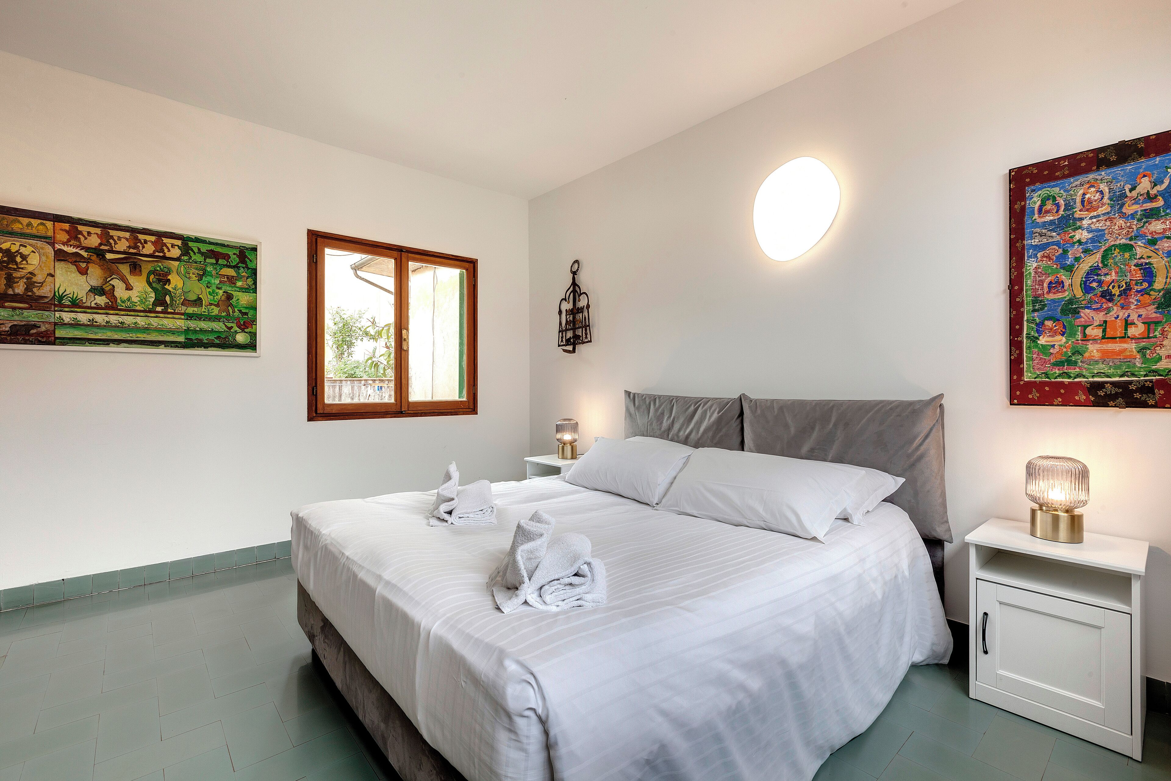 5 quartos, espaço de trabalho para notebook