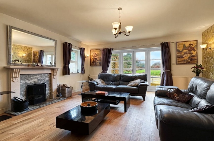 Impressive Detached House With Hot Tub 4.5 Miles From Cambridge City Centre - Cambridge