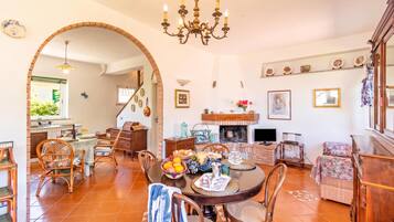 Villa Familiar, 3 quartos, 2 casas de banho (Villa Maria Luisa vista mare,) | Restaurantes