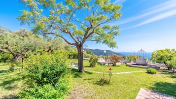 Villa Familiar, 3 quartos, 2 casas de banho (Villa Maria Luisa vista mare,) | Terrenos do alojamento