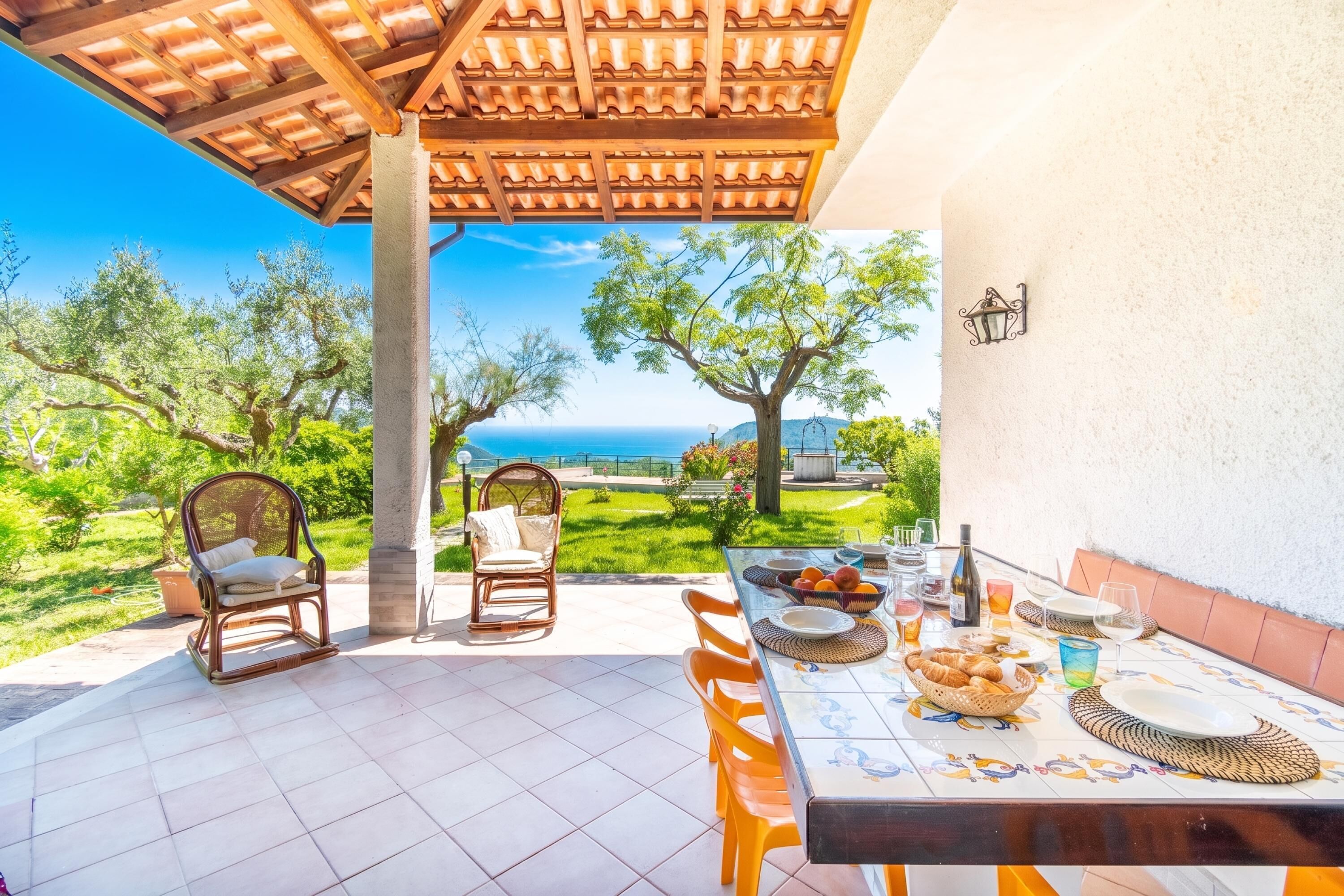 Villa Familiar, 3 quartos, 2 casas de banho (Villa Maria Luisa vista mare,) | Refeições ao ar livre