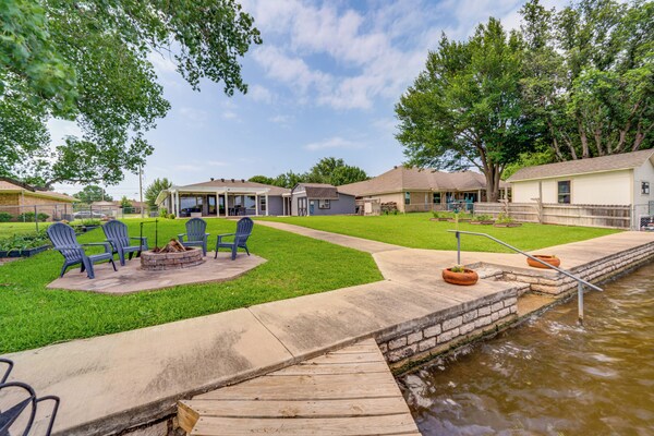 Lakefront Granbury Home W/ Patio, Fire Pit & Dock! - Glen Rose, TX