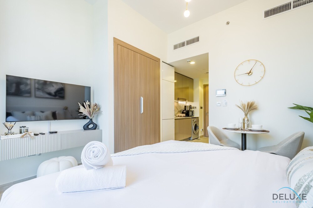 Alluring Studio Apartment at Azizi Riviera 16, Al Merkadh - Dubai ...