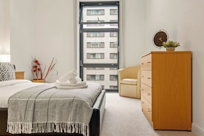 Apartamento Deluxe, 1 quarto, não fumadores, kitchenette | 1 quarto, secretária, secretária adequada para computadores portáteis 