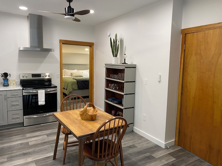 Second Floor Space With Modern Conveniences & Artistic Charm. - 不倫瑞克