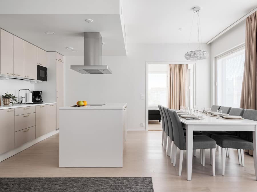 Apartamento Premium, vista para o rio | Cozinha privada | Um frigorífico, um micro-ondas, um forno, uma placa de cozinha