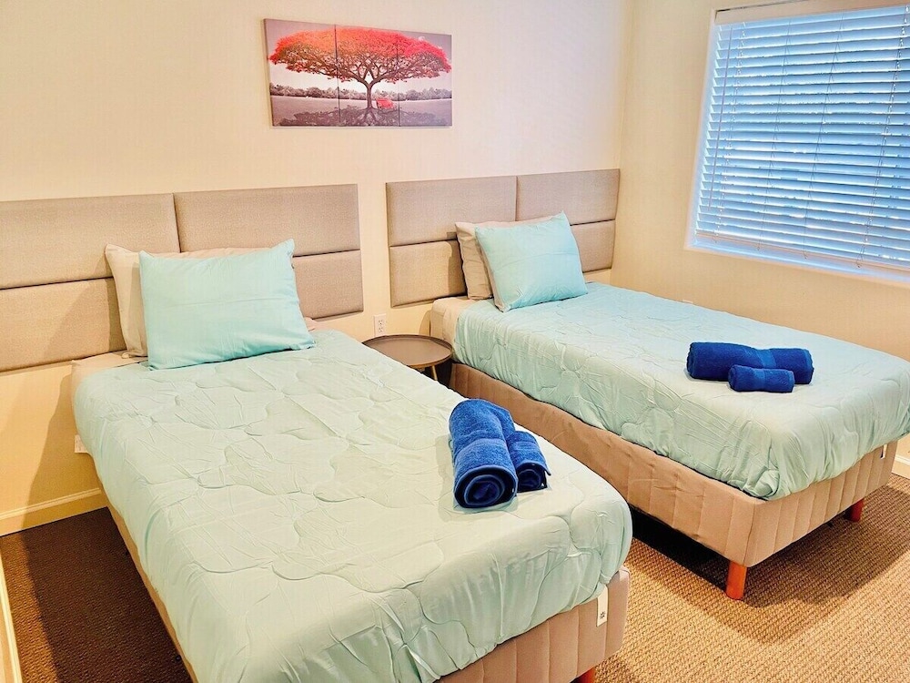 2 Bd, 2.5 Baths, Sleeps 6/g9 - Western Village Inn & Casino