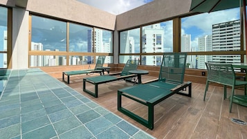 Apartamento conforto | Opções para refeição ao ar livre