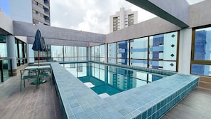 Piscina exterior, uma piscina aquecida