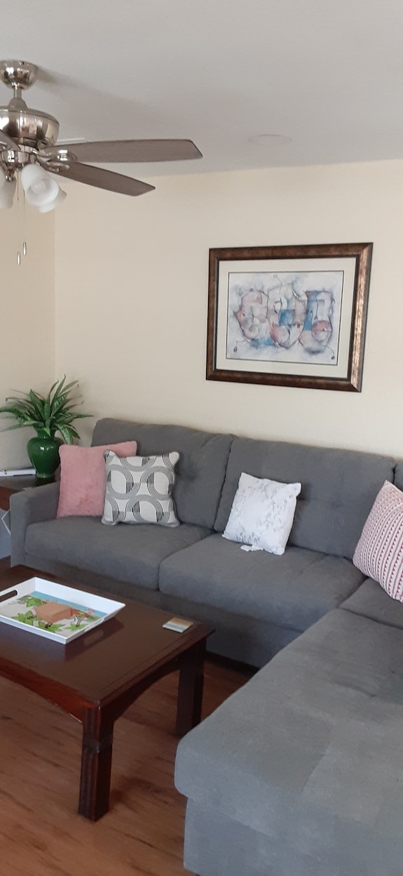 Family-sized Apartment, Ten Minutes To Navarre Beach. - Navarre, FL